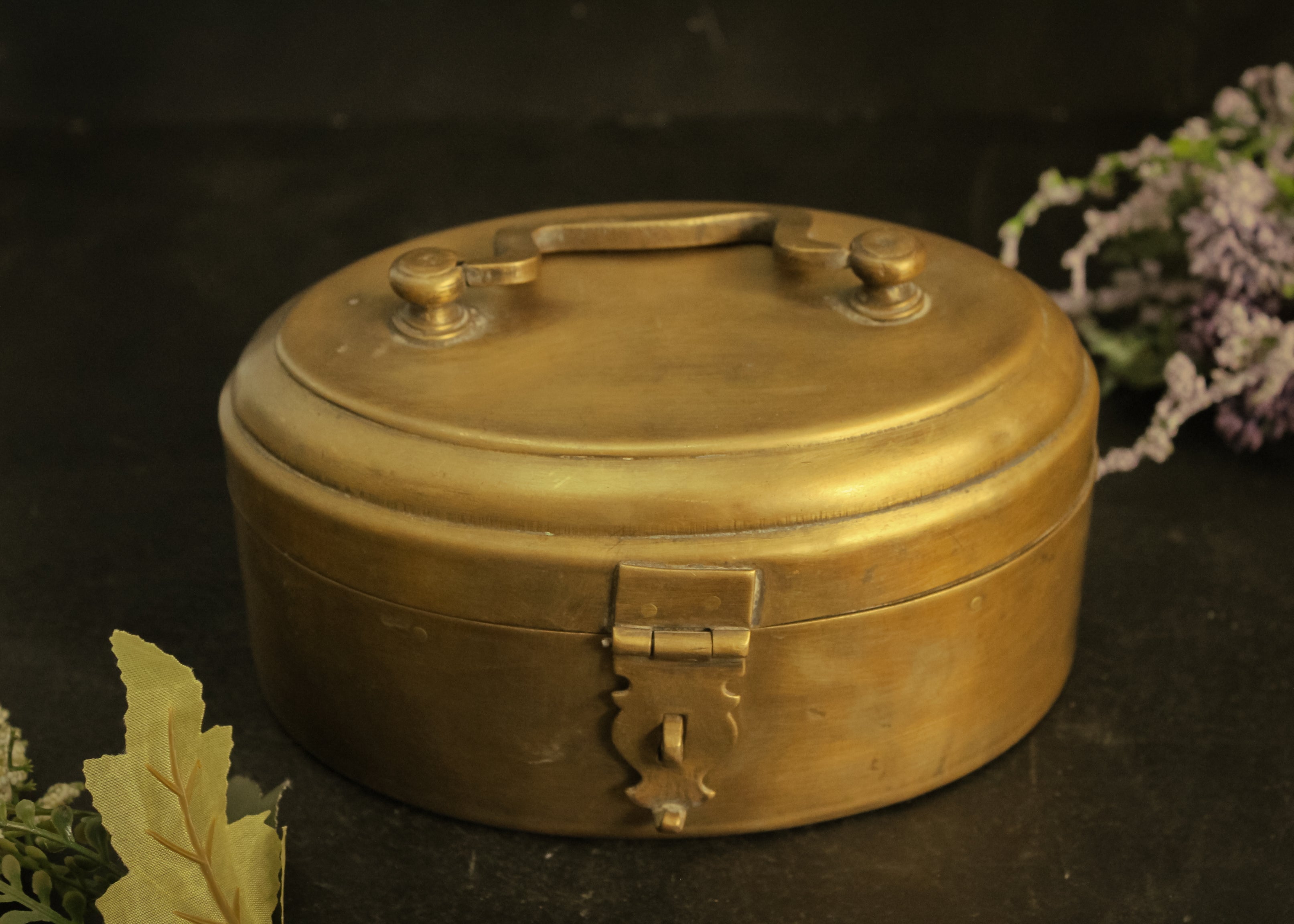 Vintage Brass Oval Box – Style It by Hanika